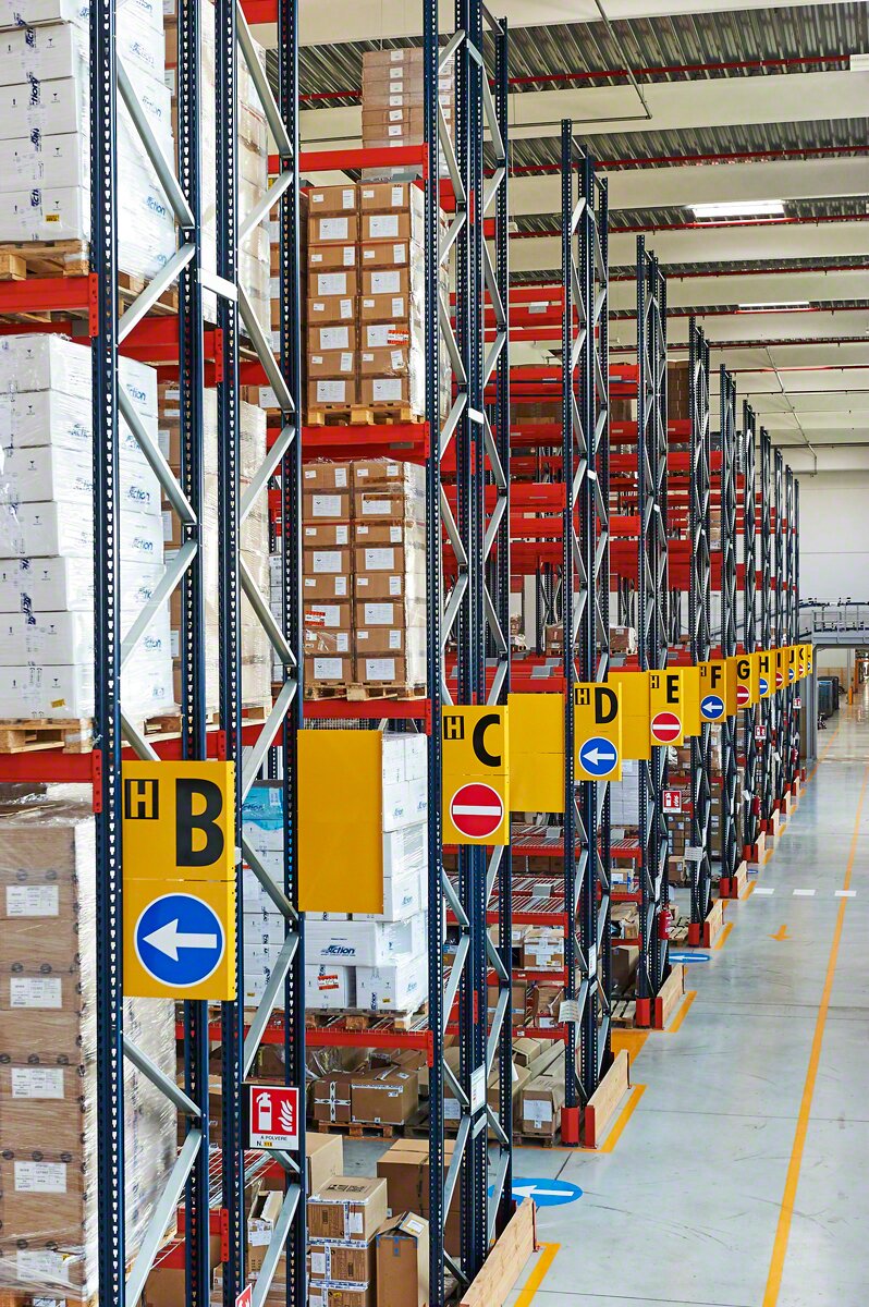 Conventional pallet racking | Pallet racking - Mecalux.co.ke