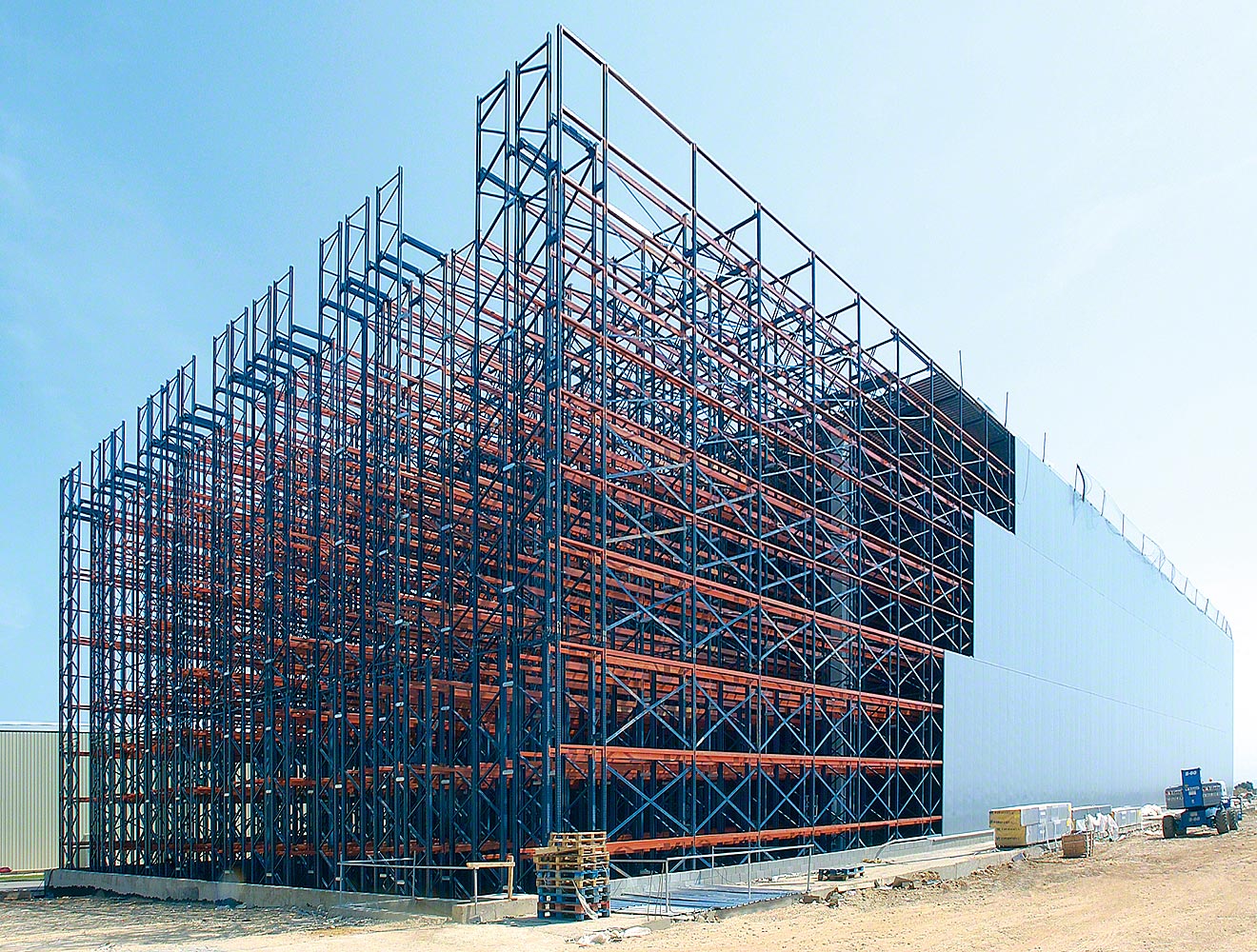 Clad-rack warehouses | Pallet racking - Mecalux.co.ke
